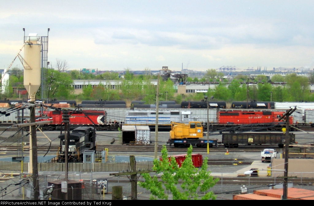 NS 9178 gets a spin on the turntable in Oak Island yard
